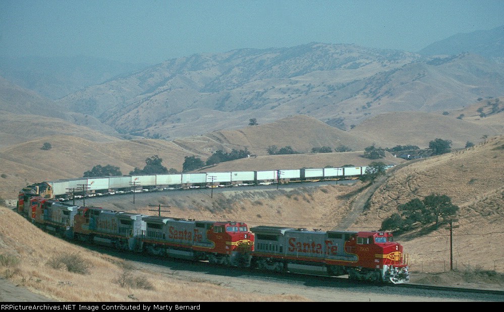 AT&SF 505 and Seven Others Pulling Upgrade Toward the "Loop"